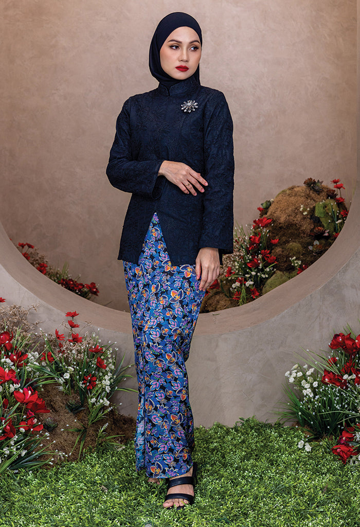 Surianee in Traditional Kebaya Pendek – Locka Kuala Lumpur