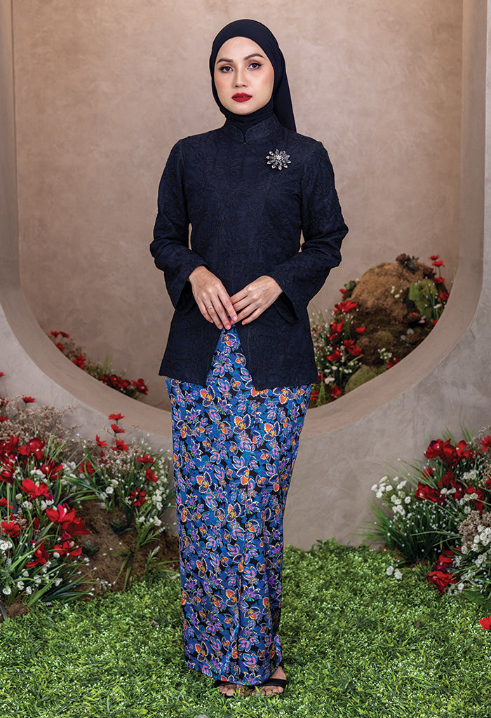 Surianee in Traditional Kebaya Pendek – Locka Kuala Lumpur